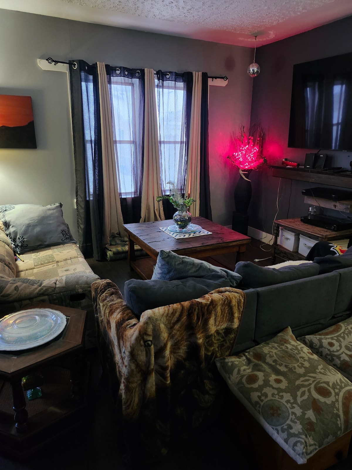 100 Years Young - Houses for Rent in Hanna, Alberta, Canada - Airbnb