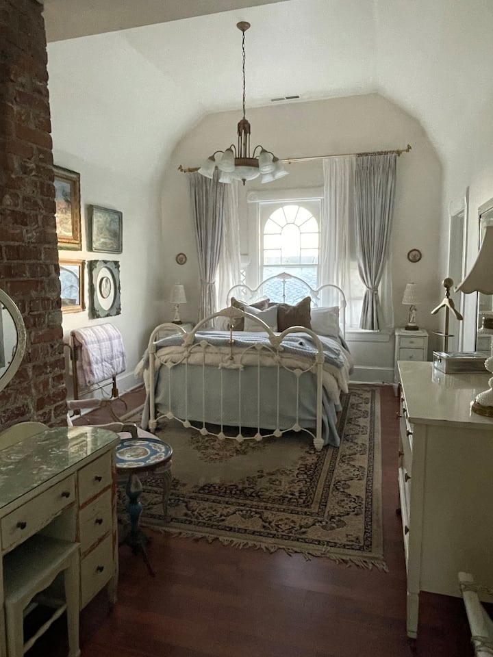 The Plumas House -Reno’s Bed & Breakfast -Bedroom2 - Reno, NV