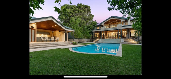 Mansion In The Western Suburbs - East Fremantle