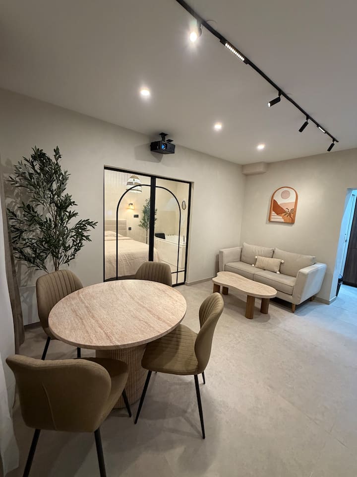 L’escapade Nîmoise : Cinéma & Jacuzzi - Nîmes