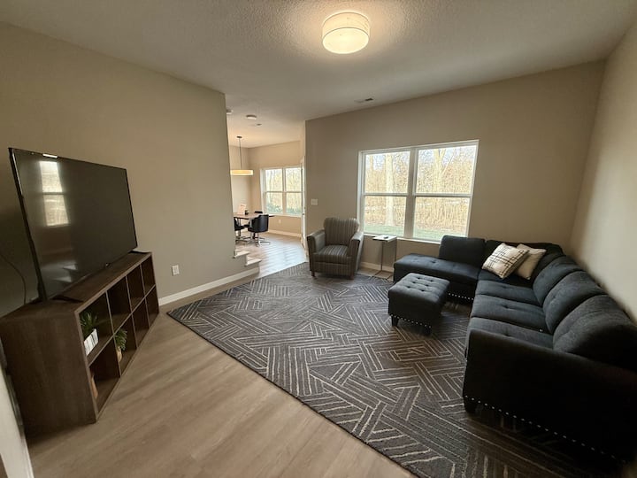 Budget Friendly 3 Bedroom Townhome Cedar Falls! - Cedar Falls, IA