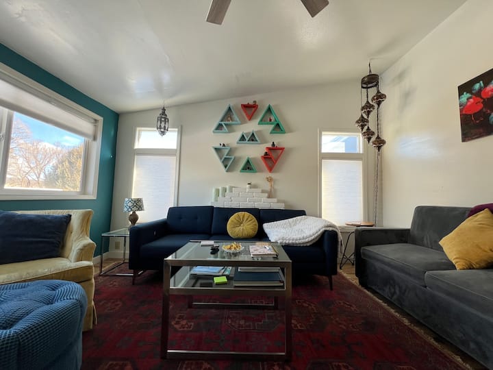 Bluebird Basecamp
Main St.
Walkable
Mountain Charm - Carbondale, CO