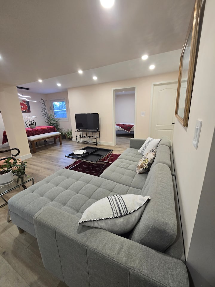 Warm And Guzy One Bedroom New Apartment - Aurora