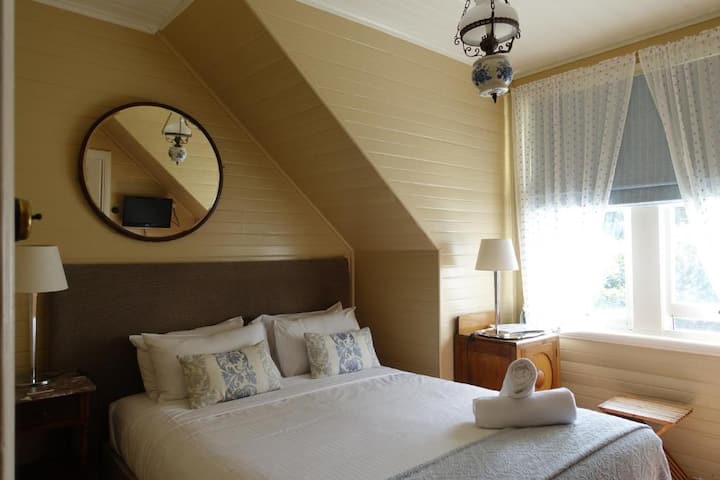 Kurrara Guesthouse - Queen Room - Katoomba