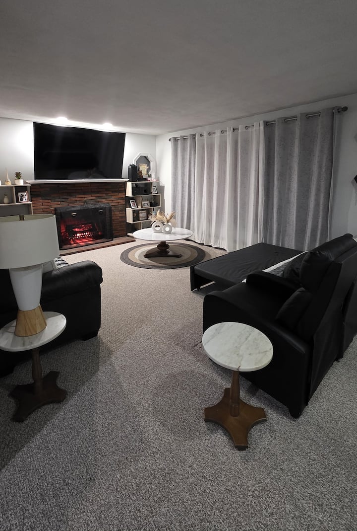 Modern/ Vintage Home Near Gillette Stadium - Brockton