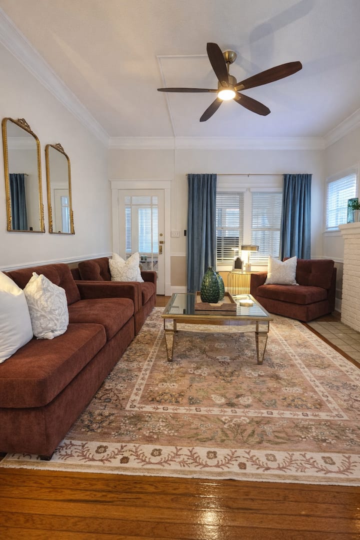 Luxurious Historic Retreat Near Downtown Lakeland - Lakeland, FL