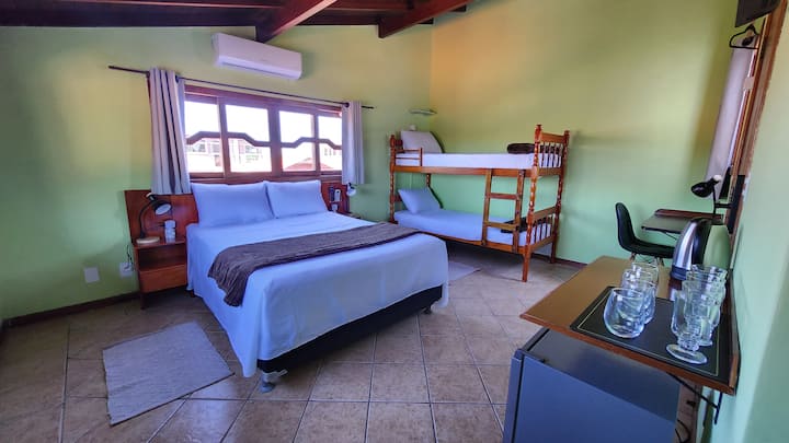 Quarto 4 Pessoas - Pousada C/ Piscina - Florianópolis