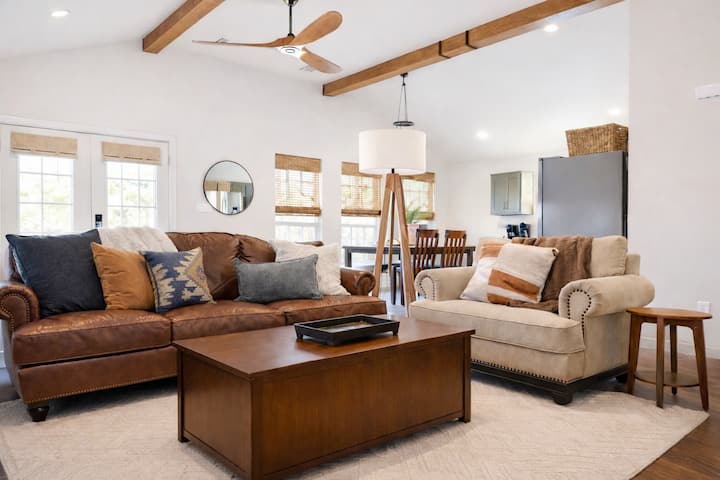 Modern Cottage • Rose District • Luxury Retreat - Broken Arrow, OK