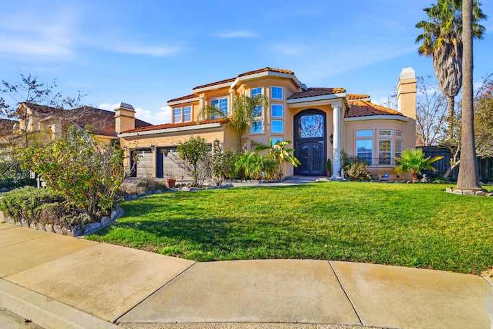 Luxury Mediterranean Villa W/ Pool | Sleeps 10 - Morgan Hill, CA