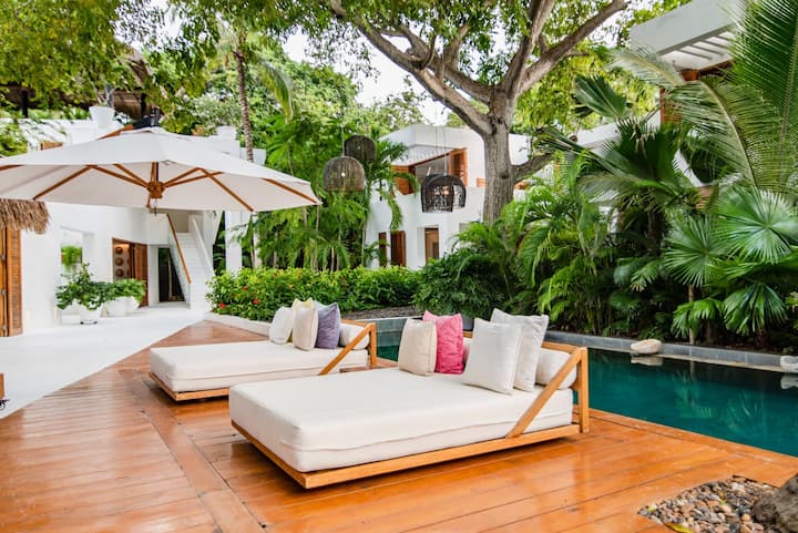 Villa Pierino —A Private Luxury Waterfront Retreat - Rosario Islands