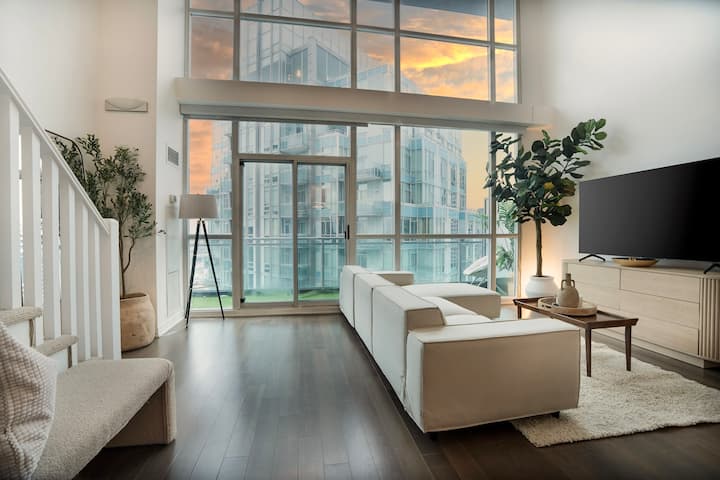 Luxury Double-storey Loft | King Bed | City View - Centennial Park