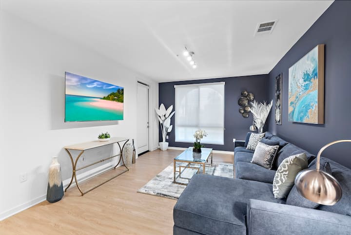 Apartment Located At Promenade Apartment Home 3bed - Lake Forest, CA