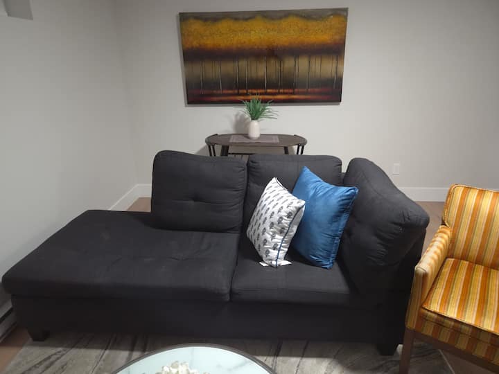 Cozy Corner With Private Entrance - Moncton