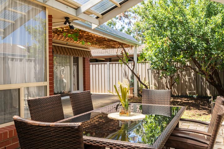 Vintage Family Entire Home 5bed 2bath Free Parking - グレネルグ