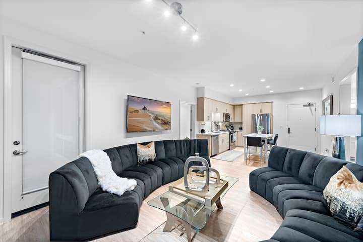 Located At Promenade Apartment Homes In Spectrum - Laguna Beach, CA