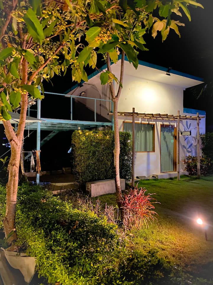 บ้านลุงกับป้ารีสอร์ท 
(Uncle And Aunt's Resort) - Suan Phueng District