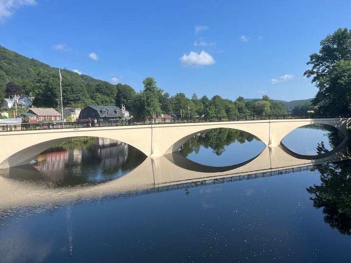 On-the-river Retreat - Shelburne, MA