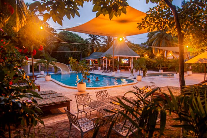 Isla Azul Hotel Ecohouse- Mangroves, Sea & Silence - Rosario Islands