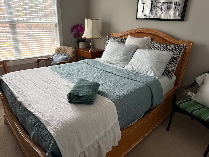 Evie’s Comfortable Room In A House, Tv/wifi/fridge - Rock Hill, SC