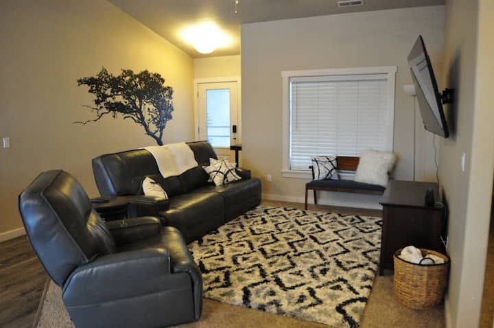 Modern 3 Br/2 Ba Home-1gig Internet-1440sqft - Caldwell, ID