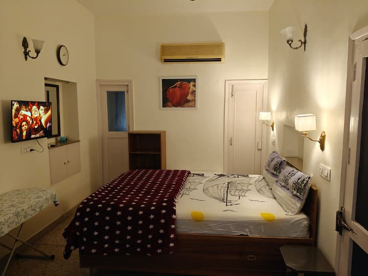 'Centrally Located Private, Peaceful, Studio Apt' - Sahibzada Ajit Singh Nagar