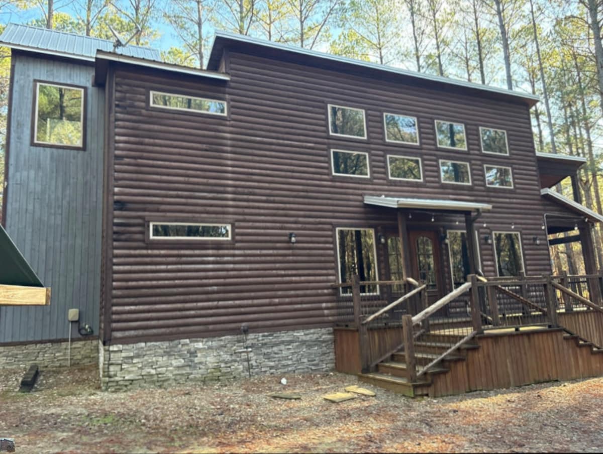 暖炉のある小川の隠れ家 | ホカタウン中心部のキャビン - 借りられるキャビン - Broken Bow, オクラホマ州, アメリカ合衆国 ...