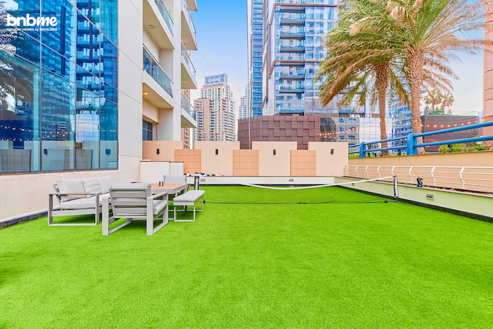 Sunlit Marina Retreat - Jacuzzi & Private Patio - Dubai Marina
