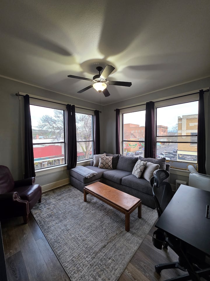 Corner Suite On Beautiful Main Street - Lewiston