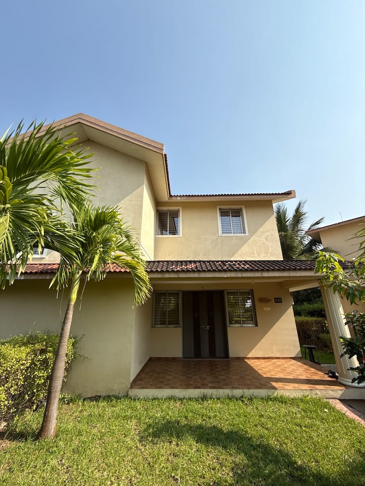 Peaceful Countryside Escape - Surat