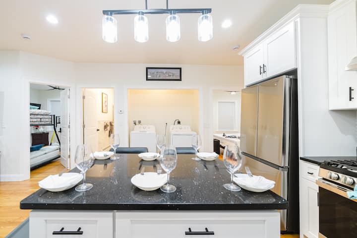 Cozy 4br Worcester Near Clark Uni W/parking 16/2 - Worcester, MA