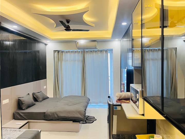 Kremlin Luxury Studios 3 - Noida