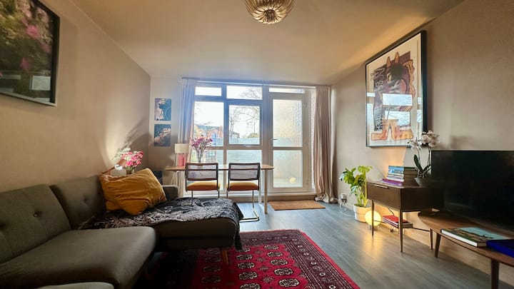 Newly Renovated, Elegant & Light 2 Bedroom House - London, UK