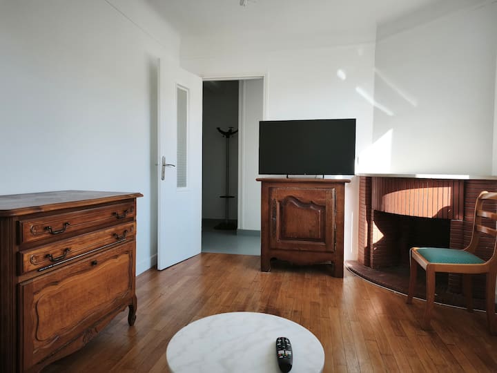 Maison Avec 2 Chambres Et Parking Camionnettes - Achères
