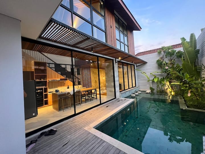 3 Bedroom Villa Beach Access Sanur -