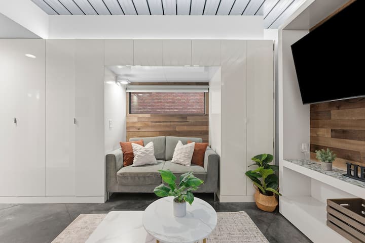 Amazing Studio By University Circle | Little Italy - Cleveland Heights, OH