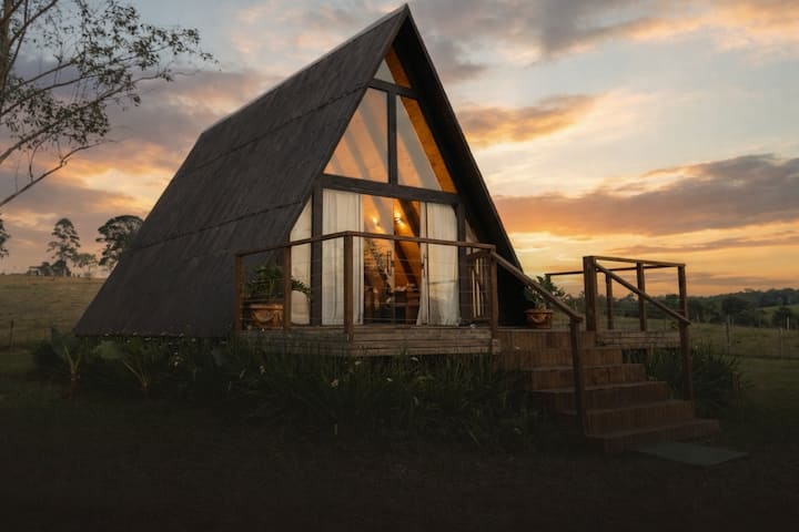 Chalé A-frame C/ Lago + Fogo De Chão | Refúgio - Brasil