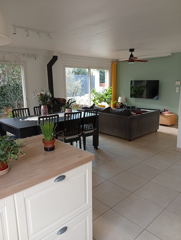 Maison Avec Jardin, Idéale Pour Une Famille. - Aubagne