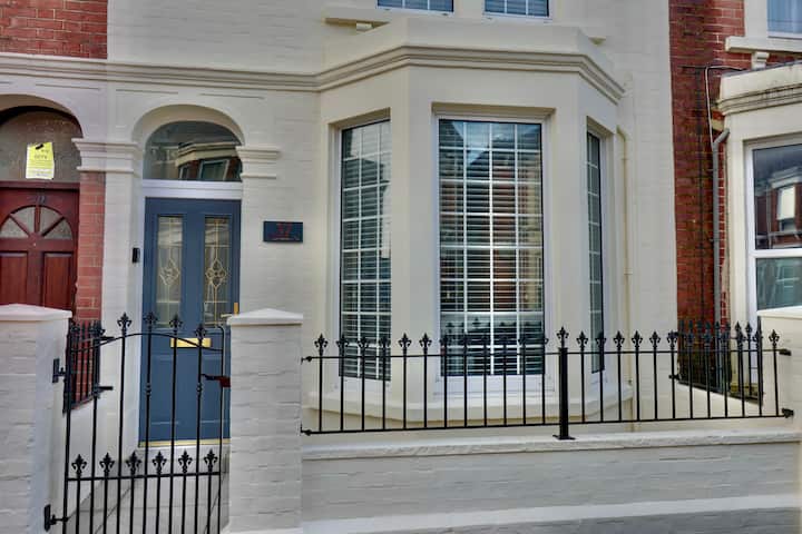 4br House Near Portsmouth Centre | Sleeps 8 - Southsea