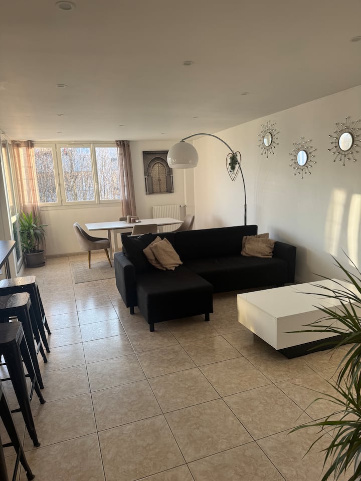 Appartement Avec 4 Chambres - Émerainville