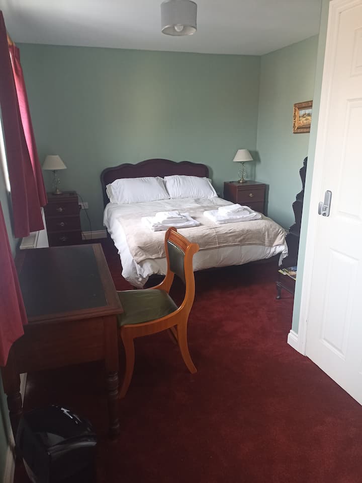 Large Room In North Swindon - Swindon