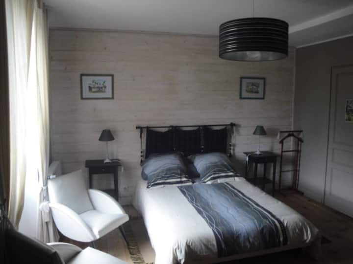 Chambre Famille Avec Lit Double Et Lits Superposés - Bort-les-Orgues