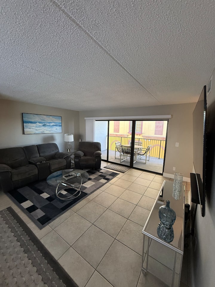 Oceanfront Retreat At Sea Fern - Daytona Beach Shores, FL