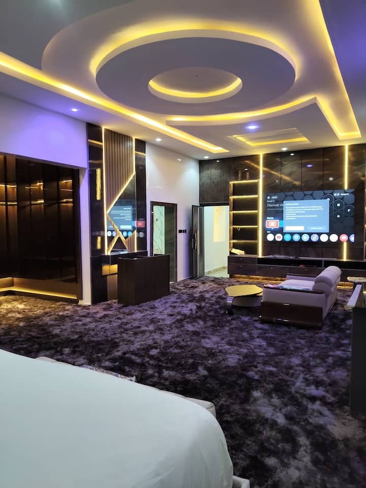 5bedroom Apartment (Hunch Back Whale) - Lagos