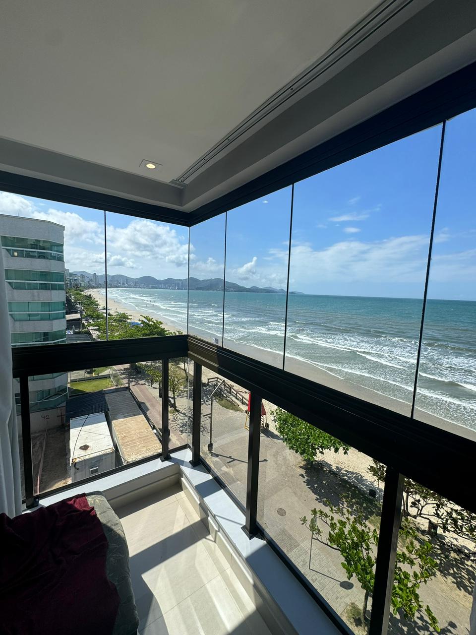 Apartamento frente mar em Meia Praia - Apartamentos para Alugar em ...