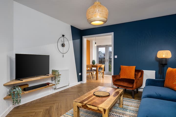 Modern 2-bed Stirling House | Driveway Parking - Dunblane