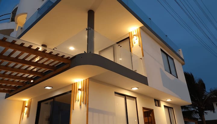 Hermosa Casa De Playa Frente Al Mar - Crucita