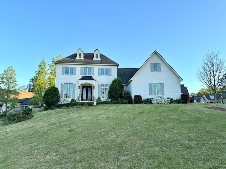 Gorgeous 5-bedroom Au Club Gameday House W/ Pool! - Auburn, AL