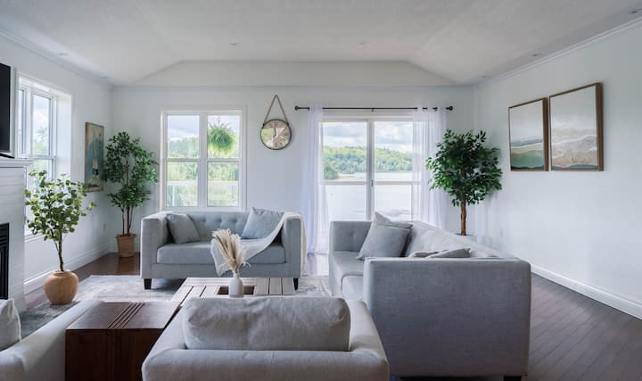Serene Lakefront Retreat - Kawartha Lakes