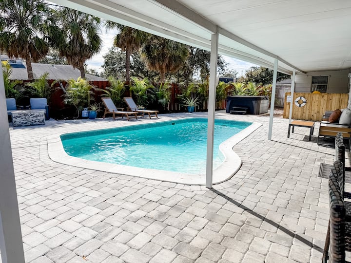 Forever Lane Retreat - Sarasota, FL