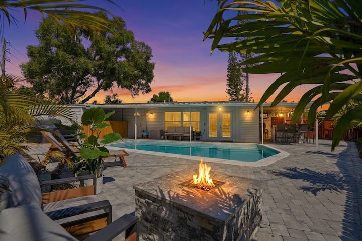 Forever Lane Retreat - Sarasota, FL